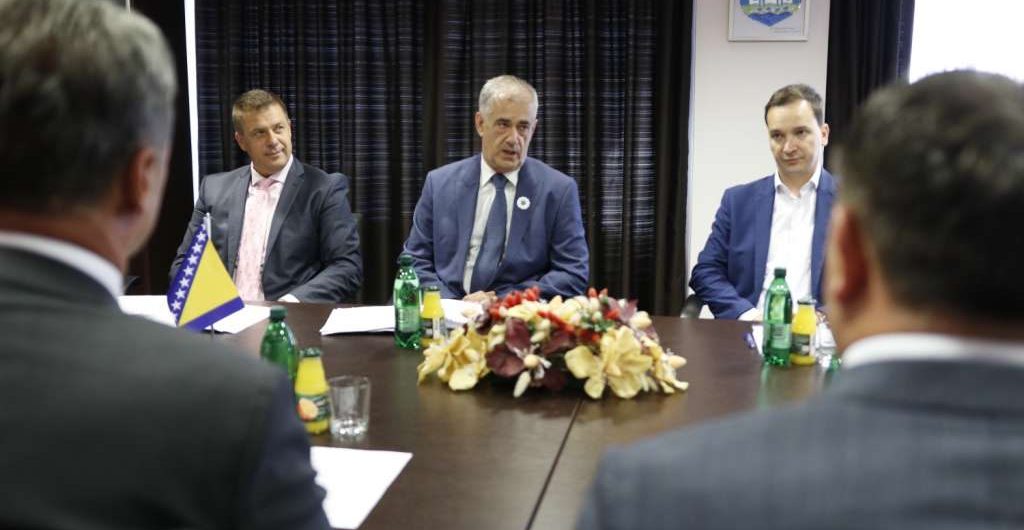 Atraktivna plavuša Jami-Lee Boyle (FOTO) - mojusk.ba